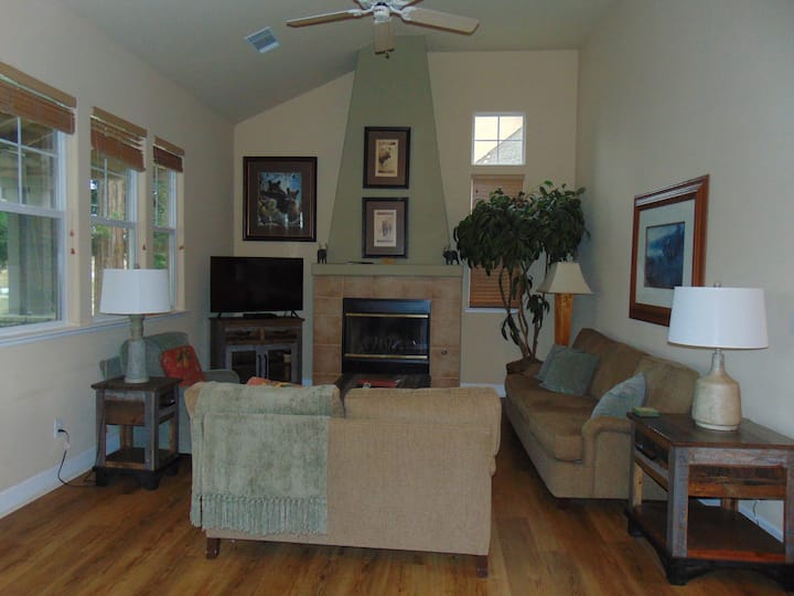 Lodge Bungalow At Copper Valley - 90 - Copperopolis, CA
