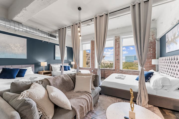 Elegant 2bd | Dt Dallas | Sleeps 16 | Free Parking - Dallas, TX