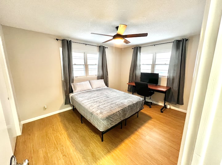 Bright Private Bedroom K. 3 - Kansas City, MO