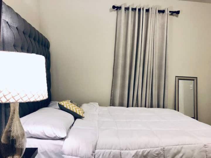 Office Style Room With Queen Bed - Fort Worth, TX