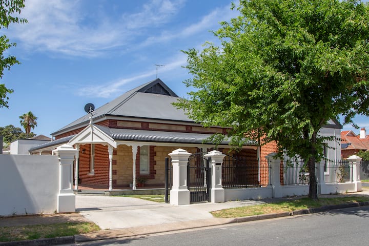 Deliciously Renovated Villa - Port Adelaide