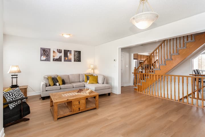 The Mt Pleasant Residence - 'Your Cozy Away-home' - Brampton