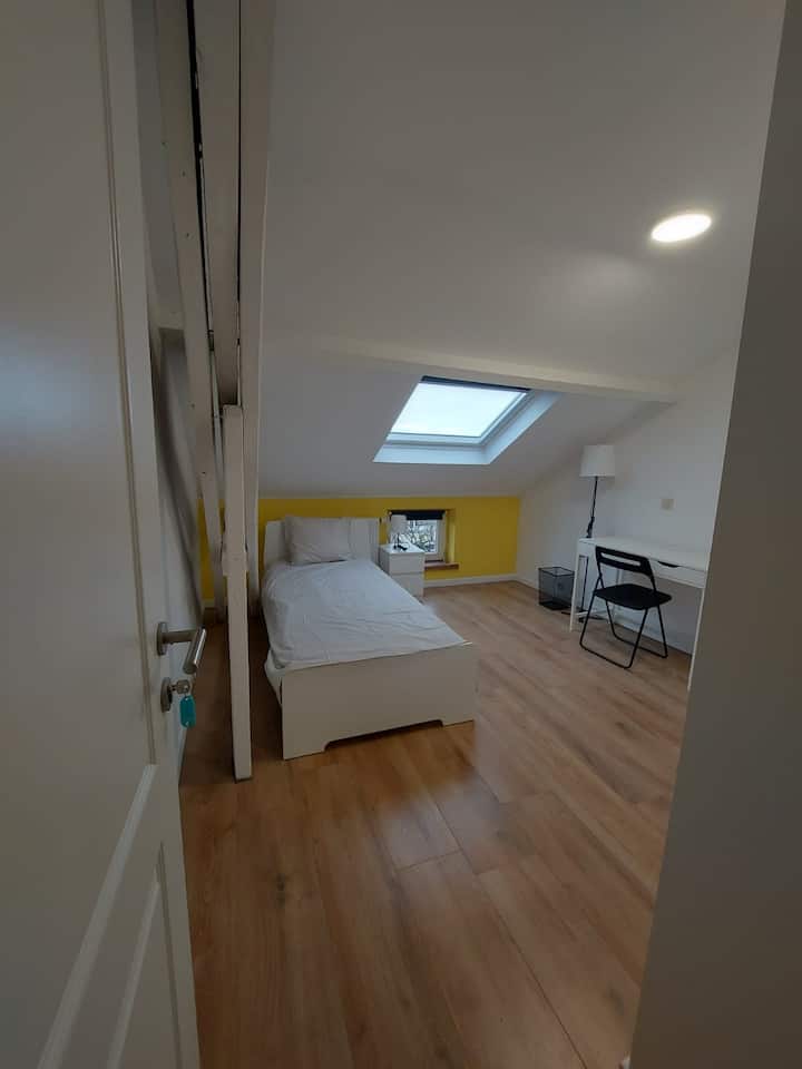 Cozy Room In Jumet-charleroi - Charleroi