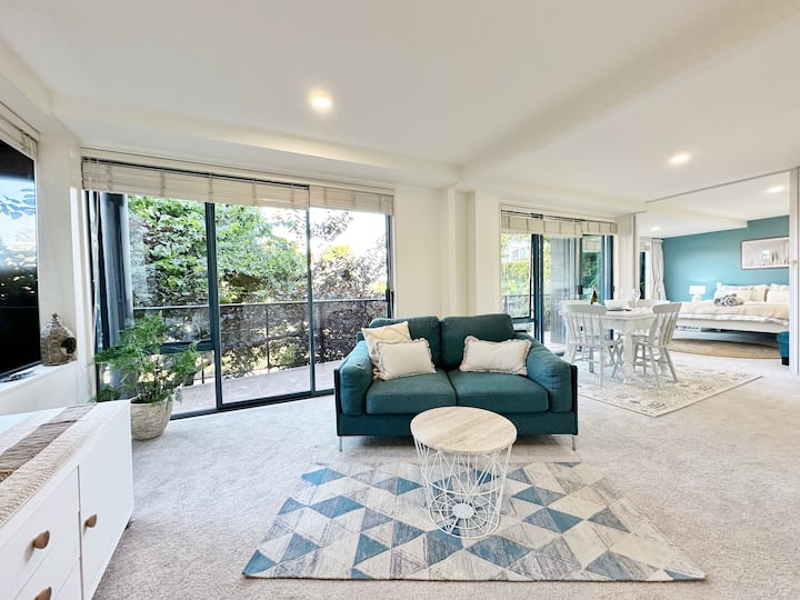 Beach – Spacious Apartment, Garden & Balcony - Auckland