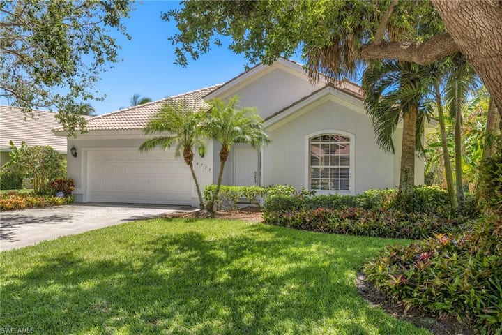 Paradise 3 Bedrooms With A Pool - Naples, FL