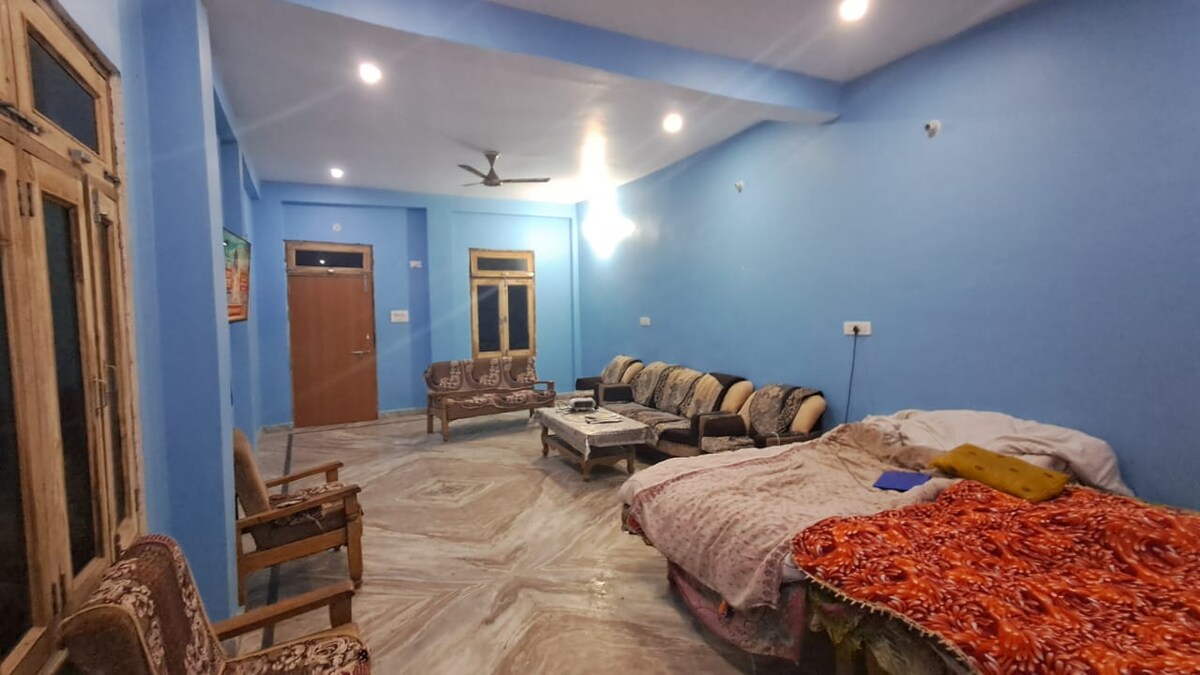 Pandey Nivas(HALL 1) - Houses for Rent in Prayagraj, Uttar Pradesh ...