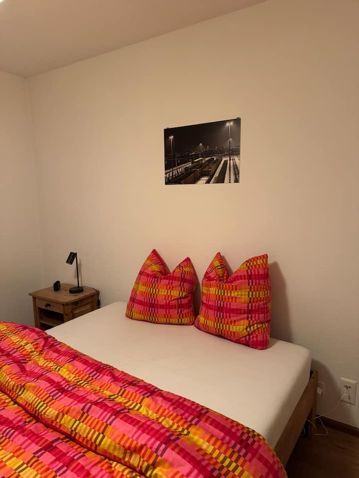 Ruhiges Zimmer Mit Doppelbett - Ardez