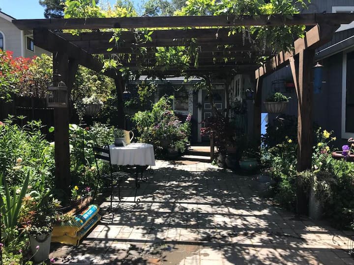 West Side Charmer - Ukiah, CA