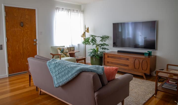 Mid Century In-law On Piedmont Avenue - Oakland, CA