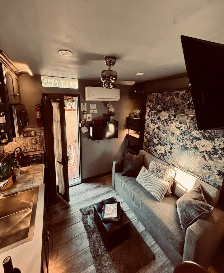 Hollywood Hilltop Studio & Views - Hollywood, CA