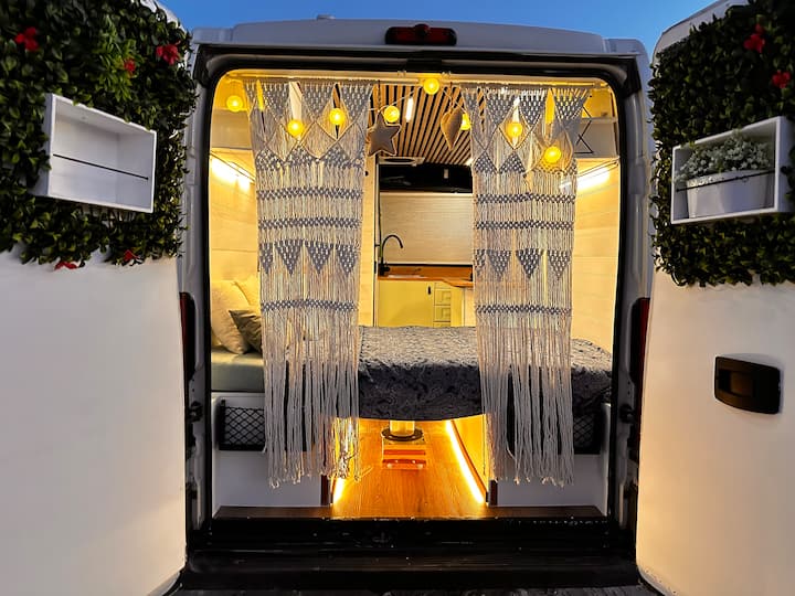 Camper Confortable Y Completa. - Casteldefels