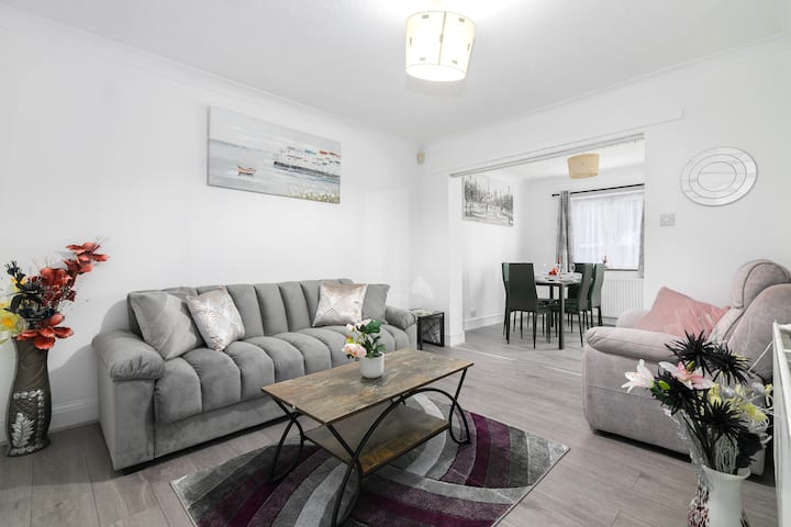 Spacious 4-bedroom Family Home Near Wembley - Harrow