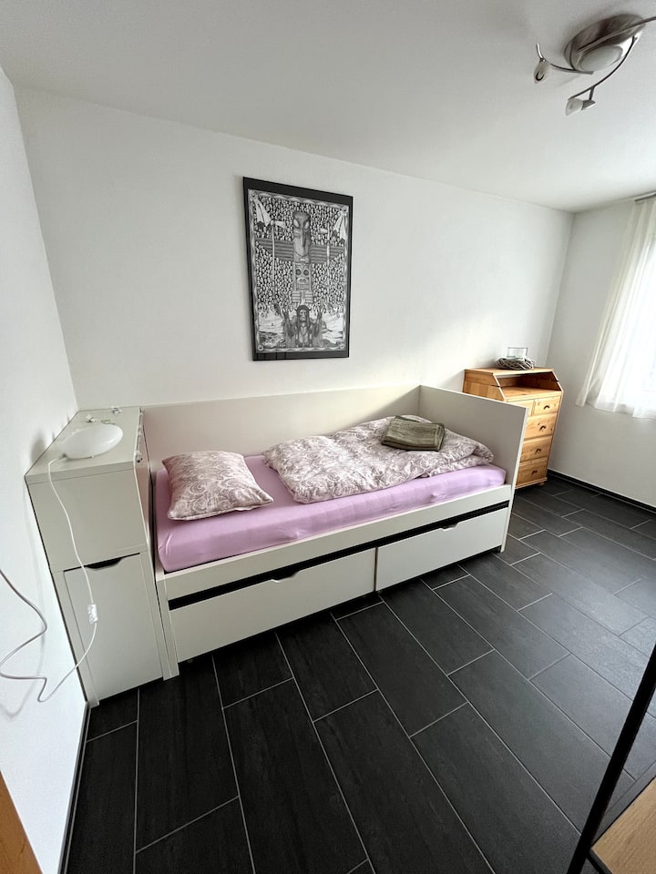 Kleines, Modernes Zimmer + Bad - Flims