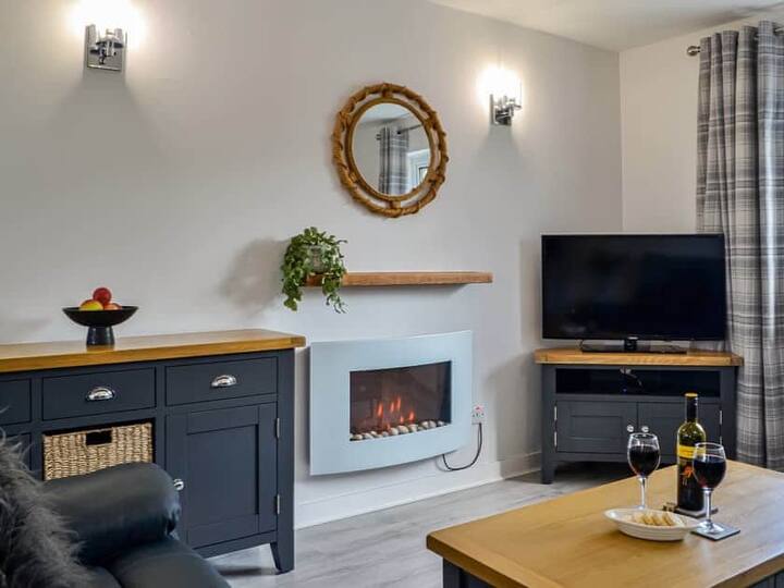 Anchor Cottage: Sea View, Garden - Portpatrick