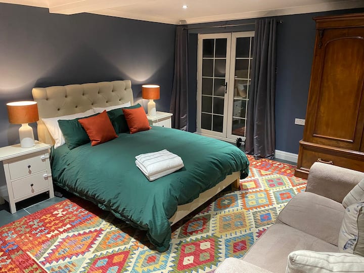 Central Cheltenham Smart Flat - Cheltenham