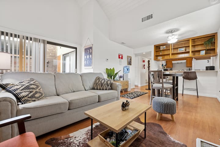 Condo Walking Distance To Stores - Porterville, CA