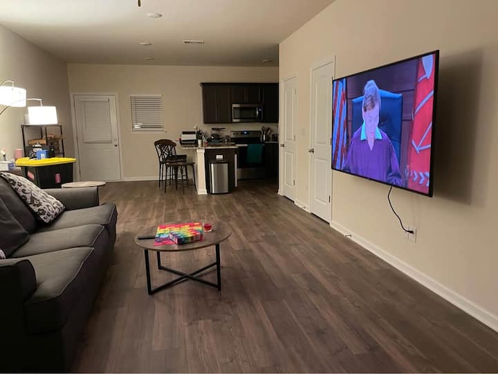 Shared Townhouse Only 35 Min From Nashville. - Smyrna, TN