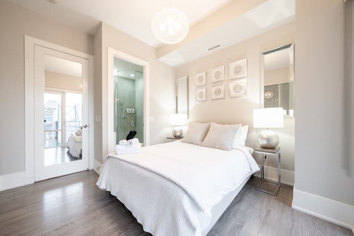 Downtown Toronto Luxe Condo For 6 (Cn Tower Views) - Toronto