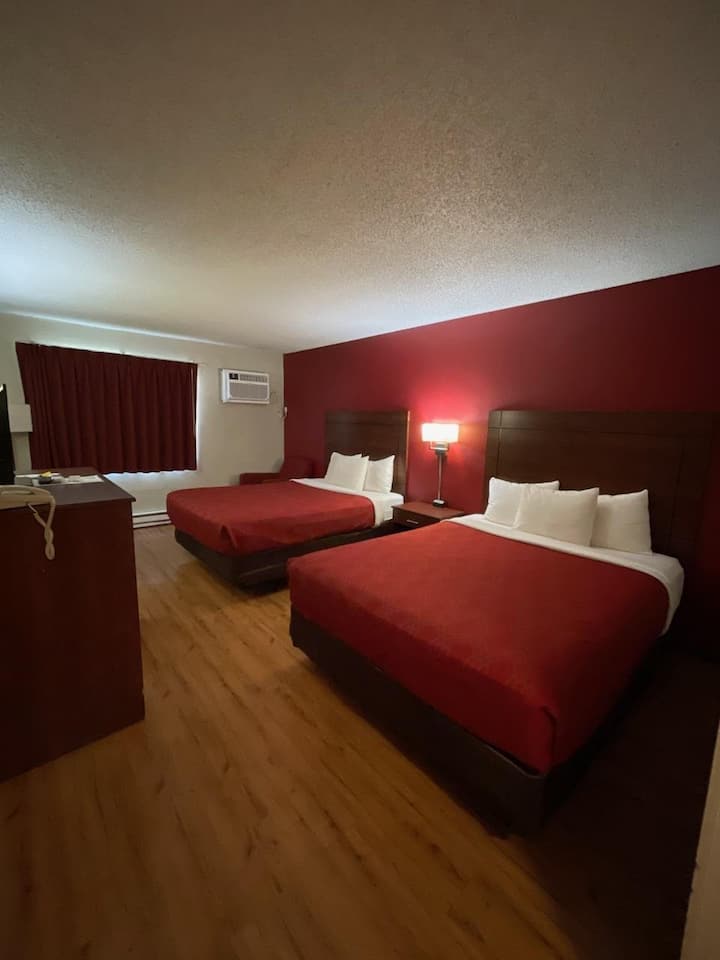 Hotel Room - Non-smoking 2 Queen-pet Friendly - Prineville, OR