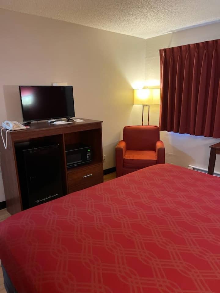 Hotel Room - 2nd Floor Non-smoking King Bed - Prineville, OR