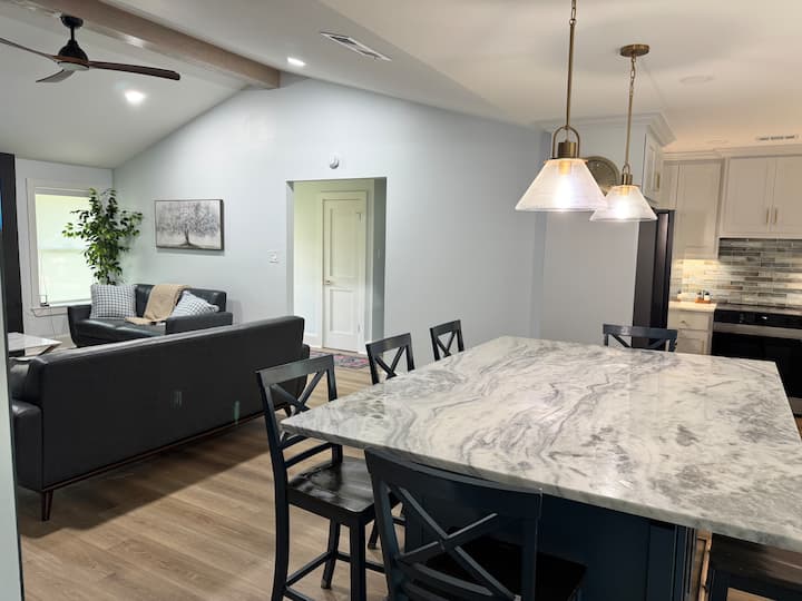 Modern And Stylish Residence - Euless, TX