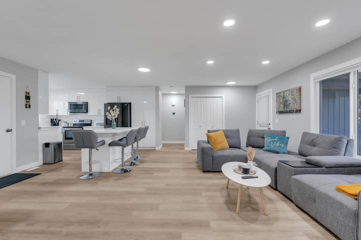 Hidden Gem 3br Home Near Downtown & Airport - Calgary