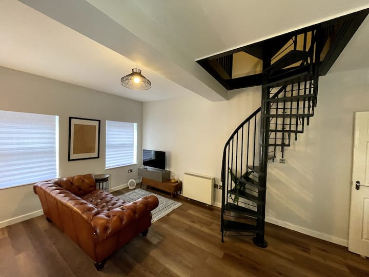 Central Industrial Chic Flat - Crewe