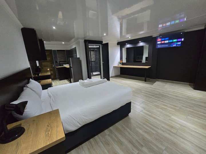 Fox Inn 12 Self-catering Rooms - Lephalale