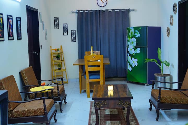 Cinque Home 2 | Elegantly Furnished Family Apt - Karachi