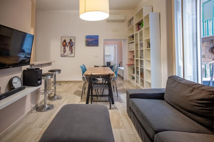 Appartamento Con 3 Camere E 3 Bagni Zona Toledo - Napoli