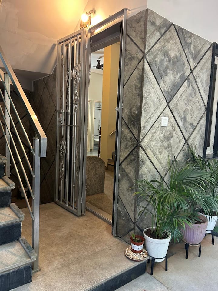 Sweet Home W/ Fast Wi-fi, Ac & Equipped Kitchen - 邦加羅爾