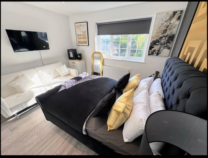 Canterbury Six Luxury Suites| Upto 60% Discount - Canterbury