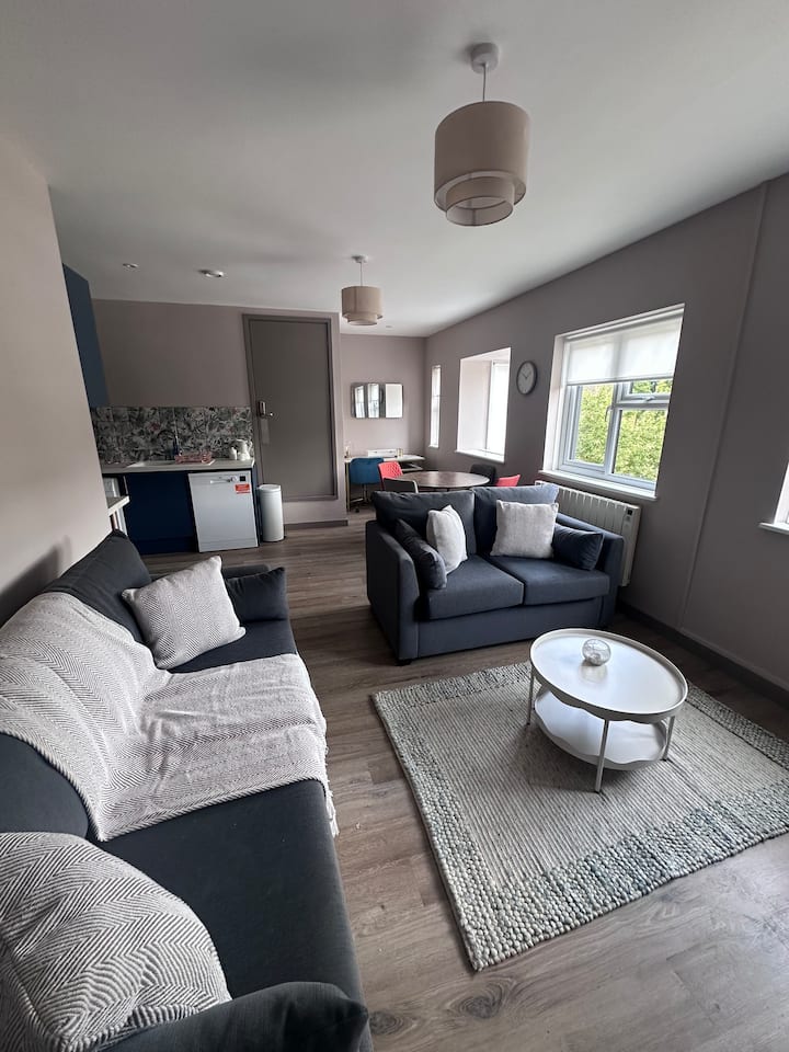 2 Bed First Floor Flat - Northampton, UK
