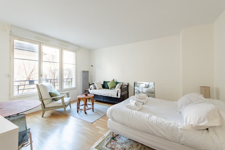 Dames | Studio Lumineux Gare Saint-lazare - France