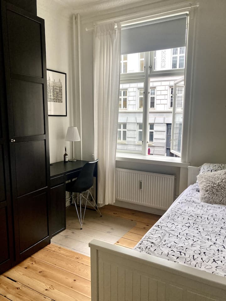 A Charming And Bright Bedroom - Copenhagen