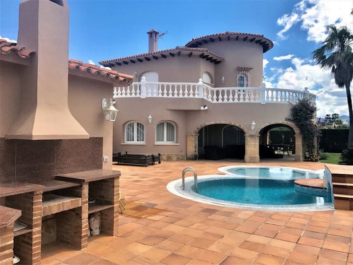 Casa Tradicional Con Piscina - Oliva