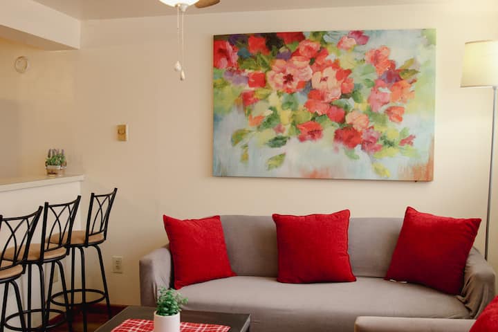 Quiet, Convenient 2-bedroom - Turtle, West Mifflin