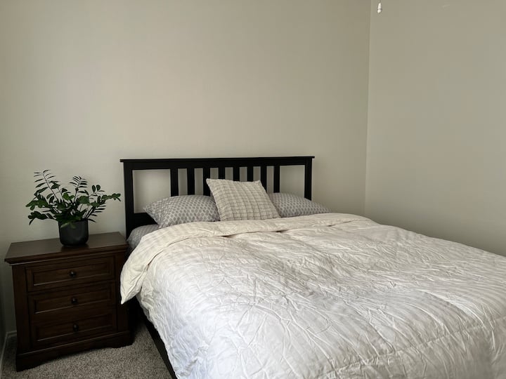 Peaceful Room In A Clean House - Pflugerville, TX
