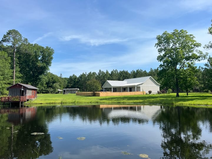 Private Pond! Spacious House For Family/groups - Douglas, GA