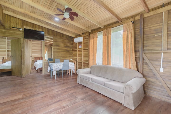 A/c / Pool / 7 Min From The Beach / Breakfast - Playa Blanca, Costa Rica