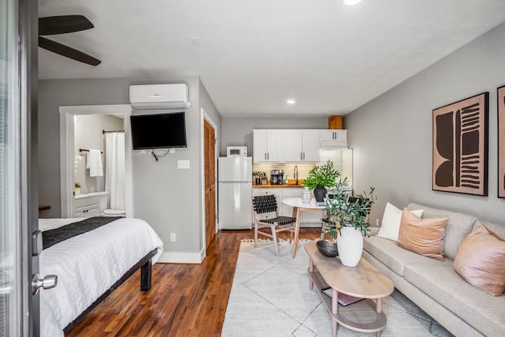 Fully Equipped Studio-gated Parking. Perfect Stay! - Magnolia Park - Houston
