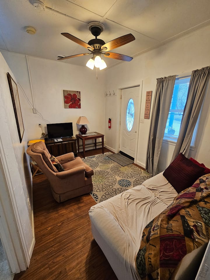 Cozy 1 Bed 1 Bath Apt #4 - Great River Bluffs State Park, Winona