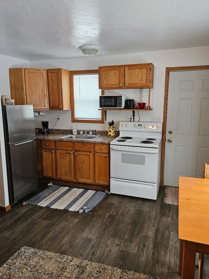 Cozy 1 Bed 1 Bath Apt #9 - Minnesota