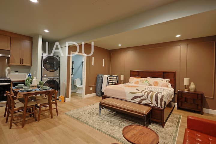 Cali Fun Disneyland Guest House. No Tax - Anaheim, CA