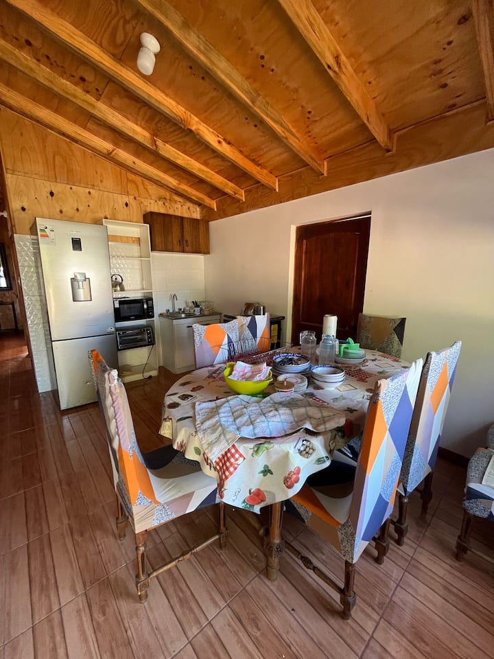 Cómoda Casa Con Gran Piscina - Quillón