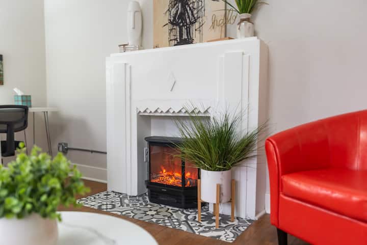 "Serene Downtown Stay/cozy Fireplace/urban Charm" - Bismarck, ND