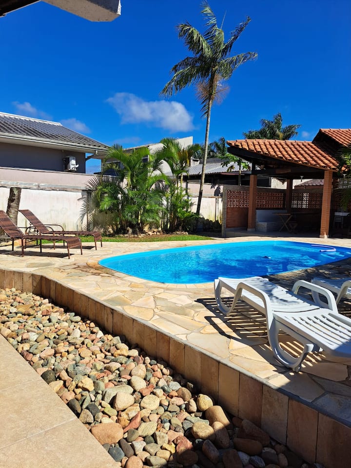 Casa Com Piscina Próximo A Praia - Guaratuba