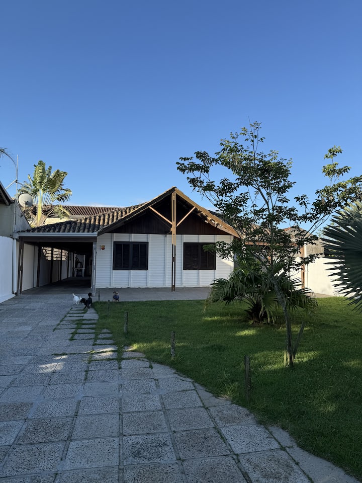 Casa De Madeira Com Piscina - Guaratuba
