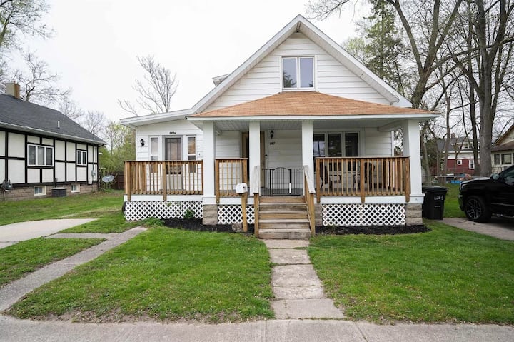 Midtown Cottage - Northwood University, Midland
