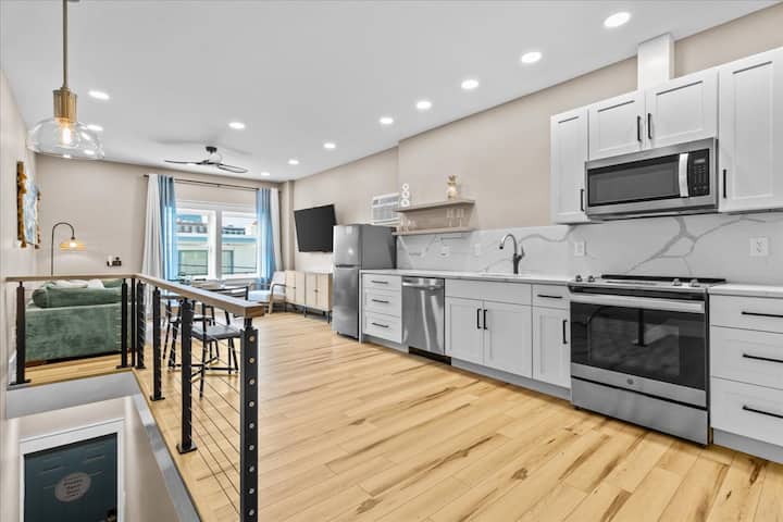 Heated Floors.stylish King Bed.steps To Boardwalk - Harrah's Resort Atlantic City